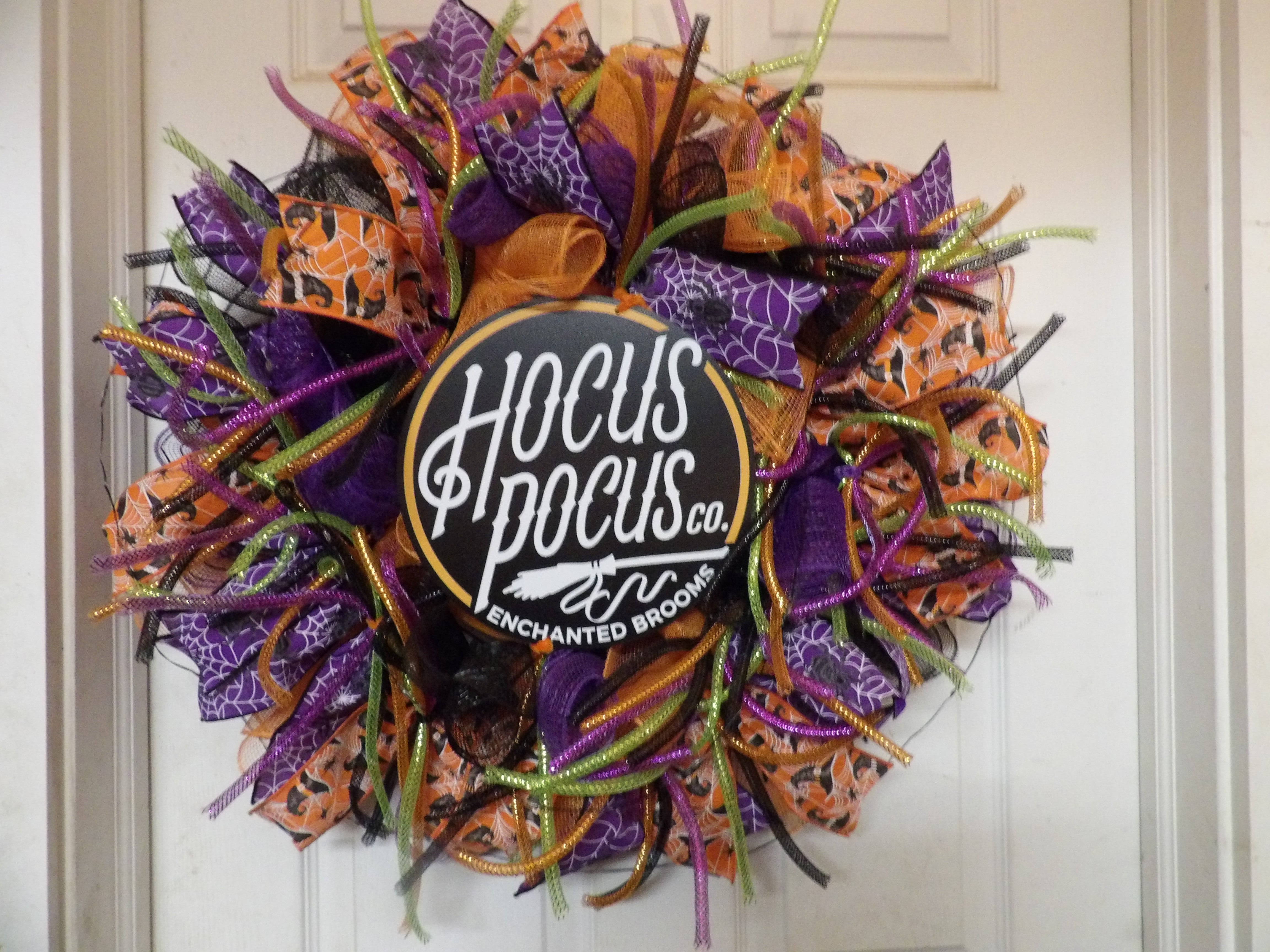 🧙‍♀️ Hocus Pocus Halloween Wreath – "Enchanted Brooms" Sign with Light ...